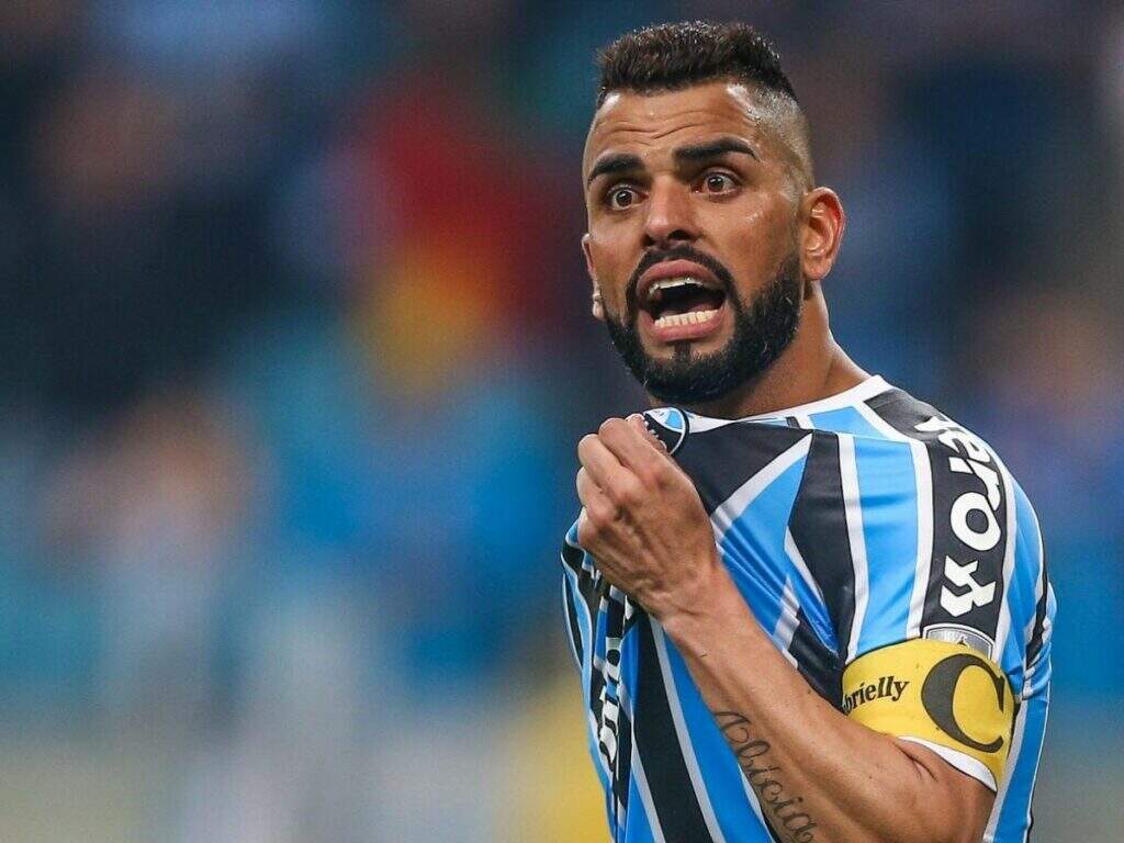 Maicon rescinde seu contrato com o Grêmio - Radio Grenal