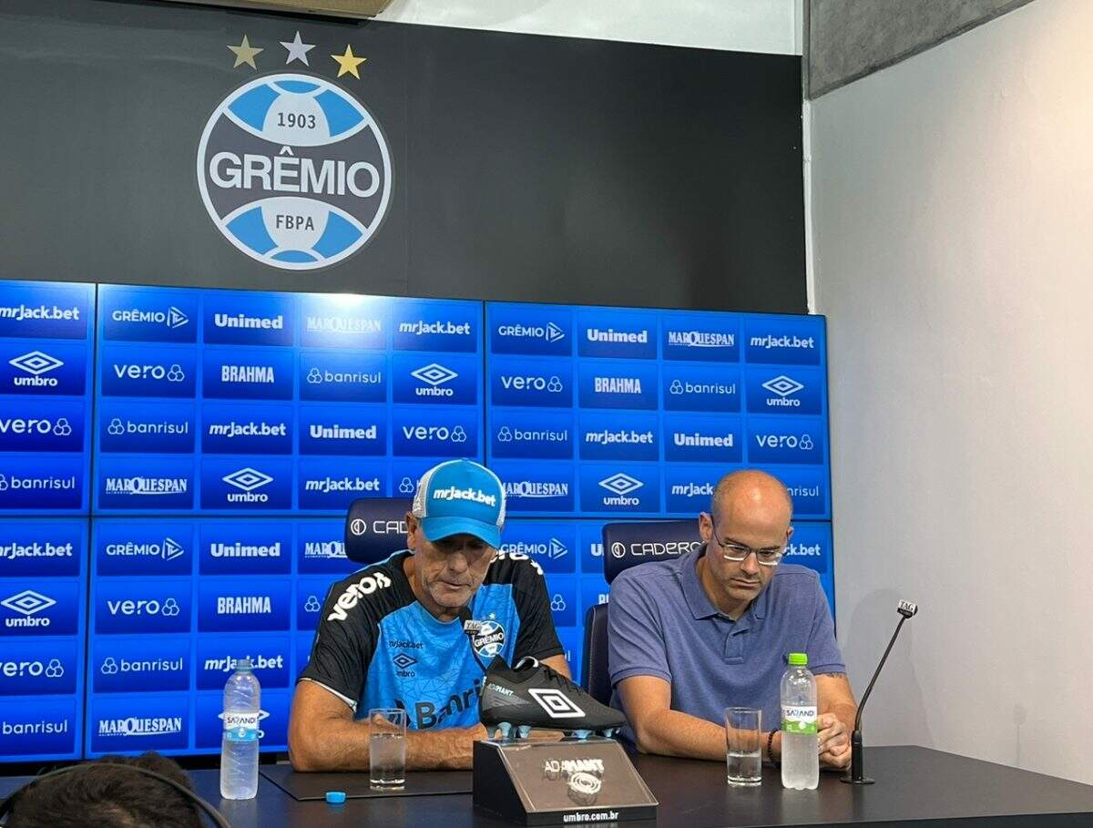 Renato Portaluppi e Paulo Caleffi concedem entrevista coletiva na ... Renato Portaluppi e Paulo Caleffi concedem entrevista coletiva na ...